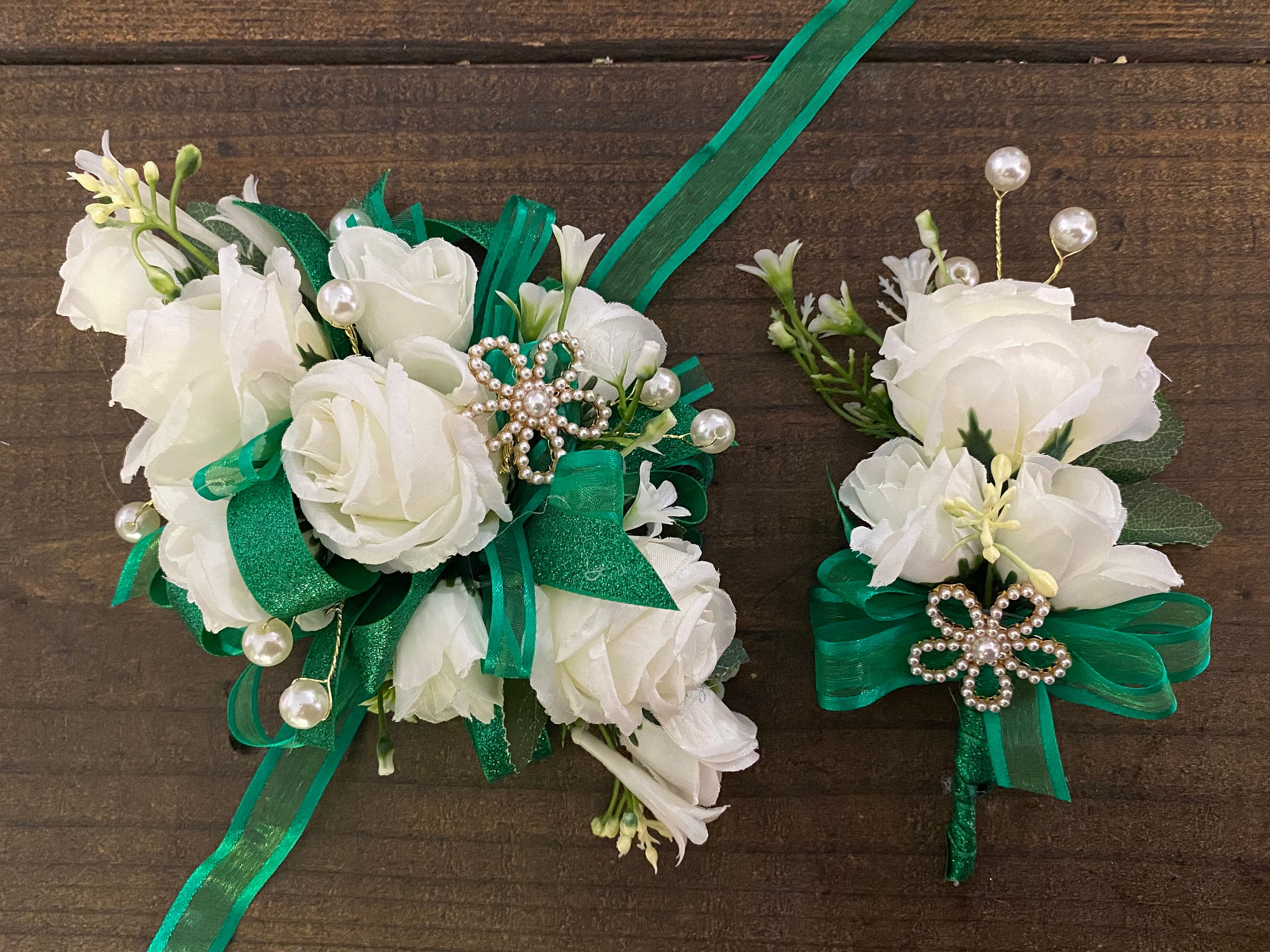 Emerald Green Corsage and Boutonnière Set / Mother of the Bride/ Prom ...