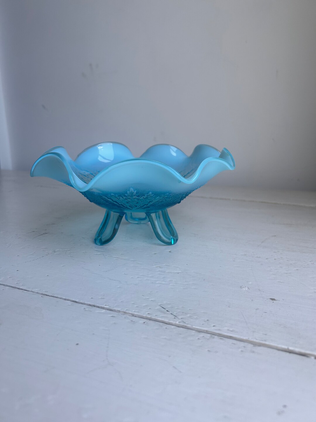 STUNNING Rare Vintage Blue Opalescent Three-footed Scallop Ruffle Candy ...