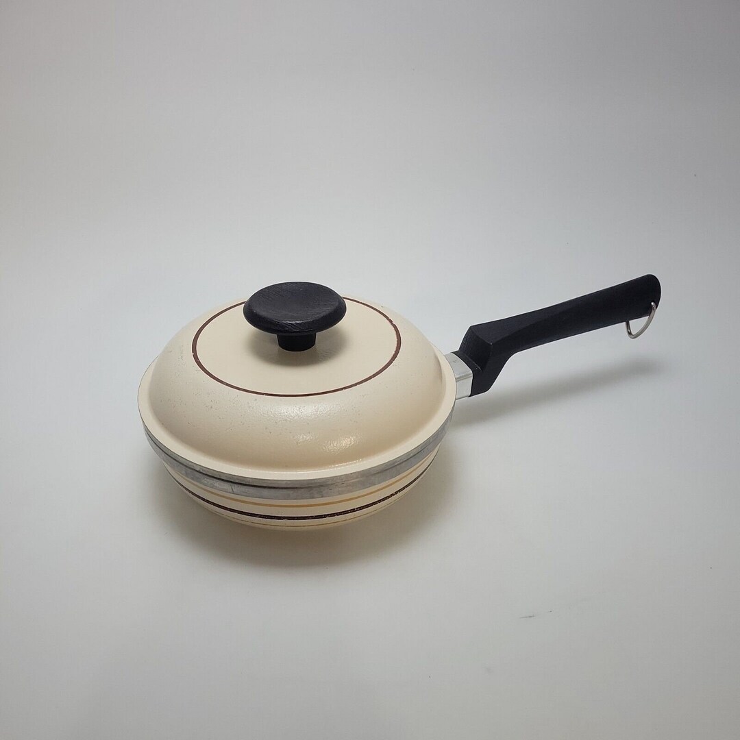 Vintage Regal Ware Cast Aluminum 2 Quart Pot With Lid RETRO Cream Color ...