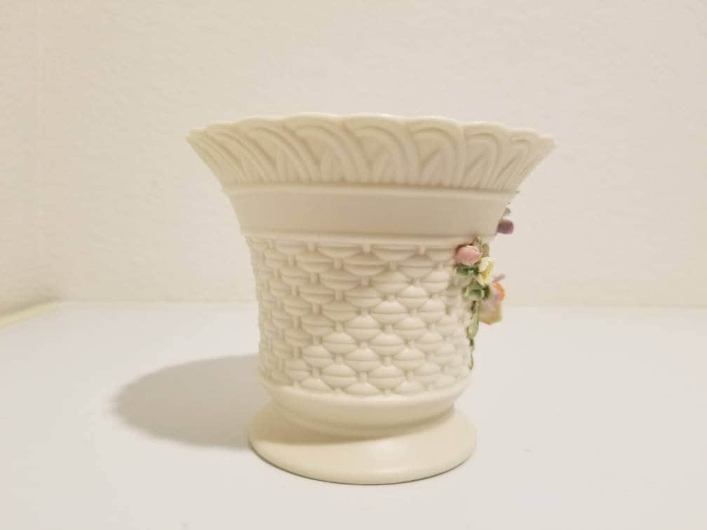 Lefton Hand Painted "antique Ivory" 3.8" Tall Flower Vase KW646, Raised ...