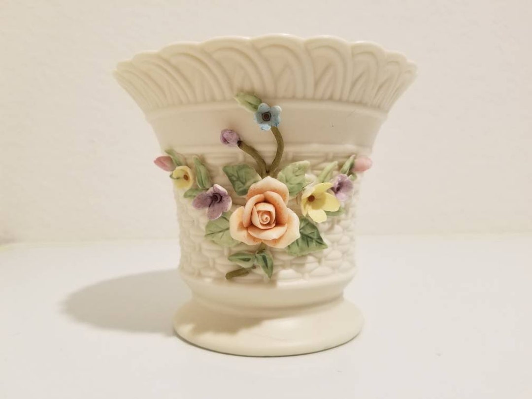 Lefton Hand Painted "antique Ivory" 3.8" Tall Flower Vase KW646, Raised ...