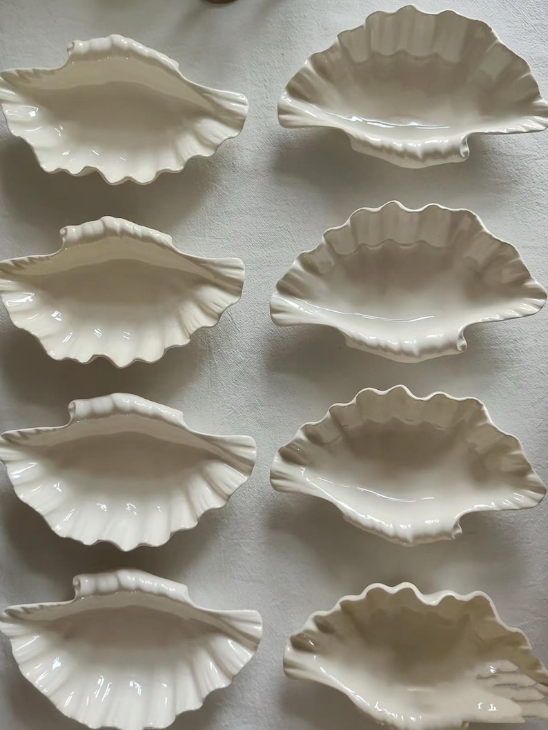 English White Leedsware Royal Creamware Shell Shape Trinket Pin or ...