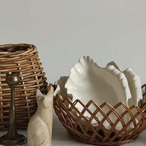 English White Leedsware Royal Creamware Shell Shape Trinket Pin or ...