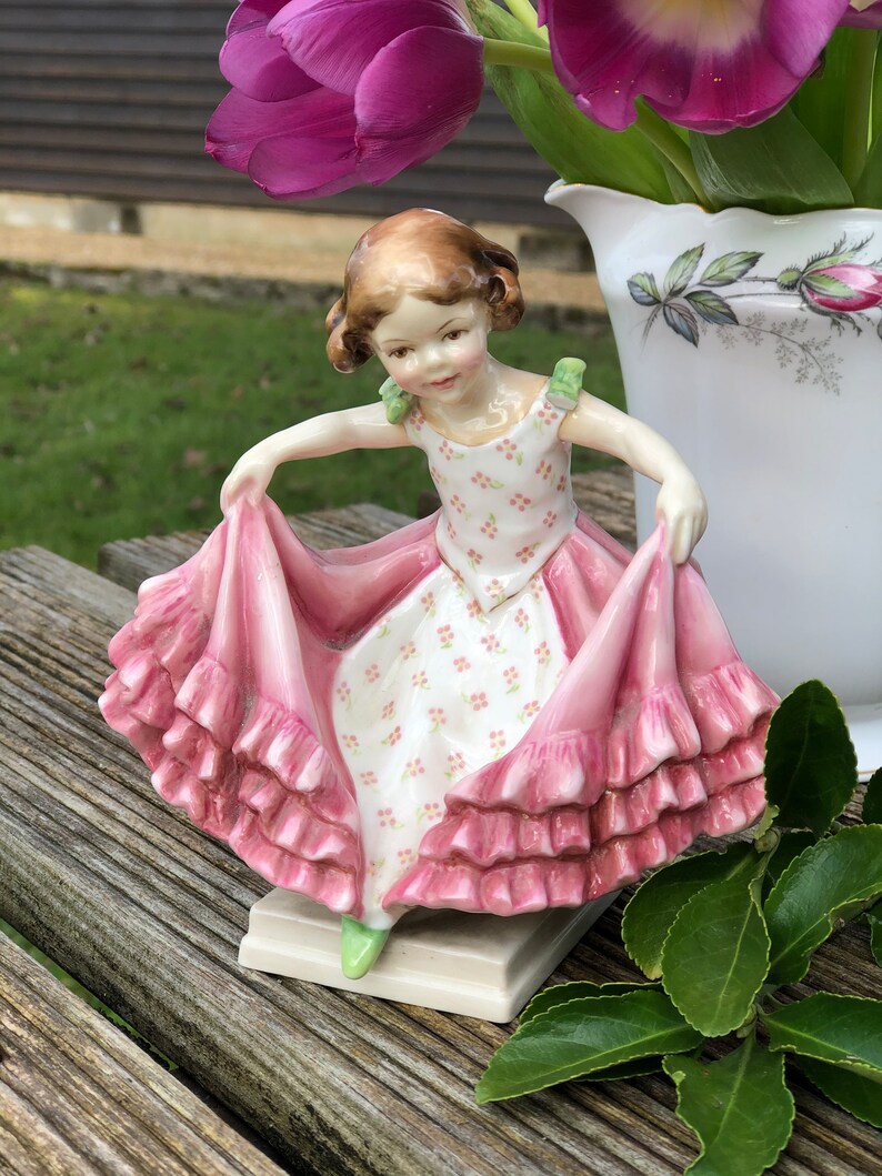 Royal Worcester Freda G Doughty 1940s Figurine the Curtesy Young Girl ...