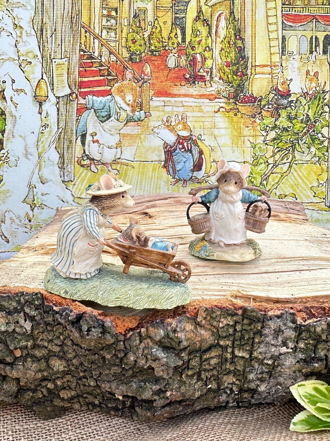 Brambly Hedge Figurines: Poppy Carry Pails & Mrs Apple, Border Fine ...