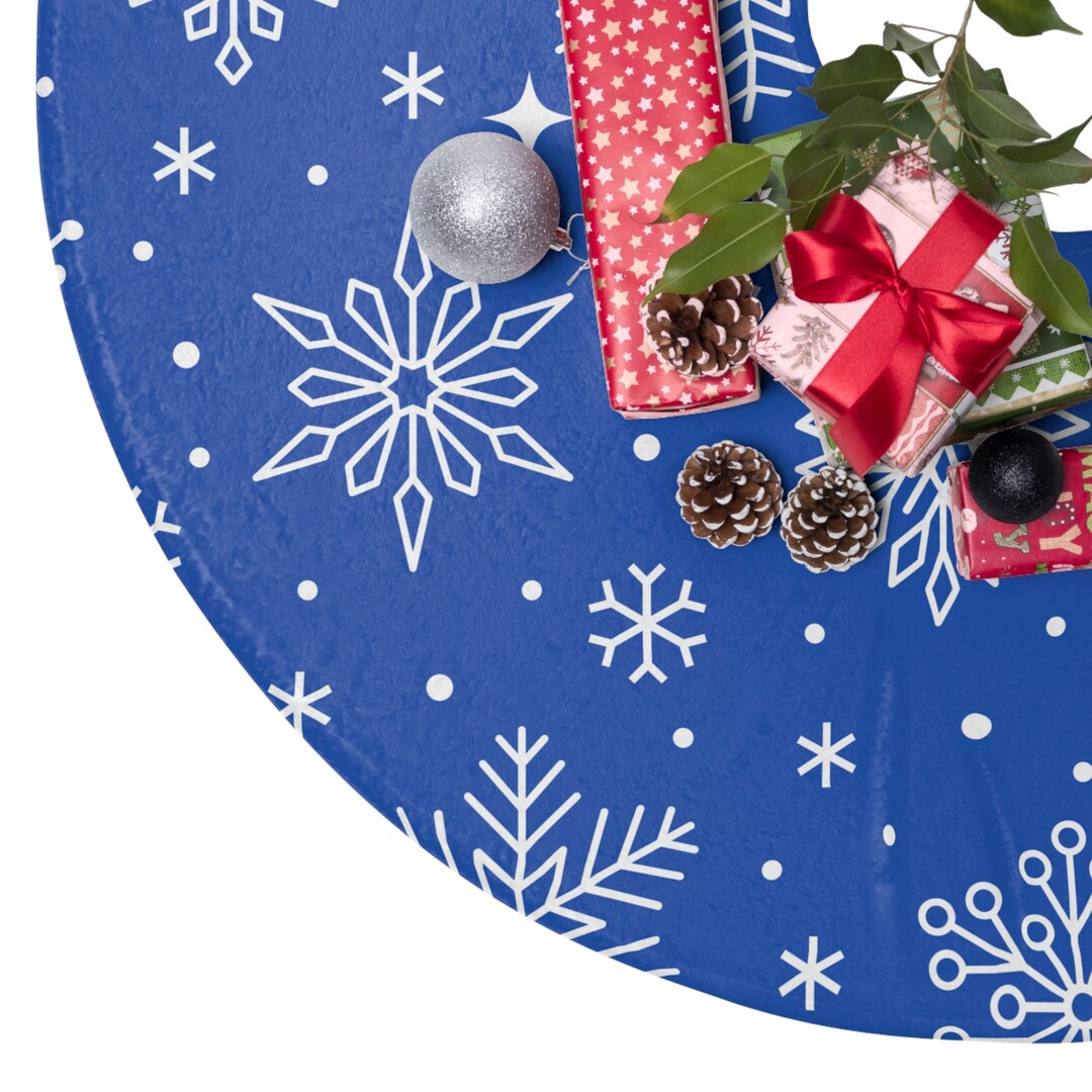 Christmas Tree Skirts, Blue and White Snowflake Christmas Tree Skirt ...