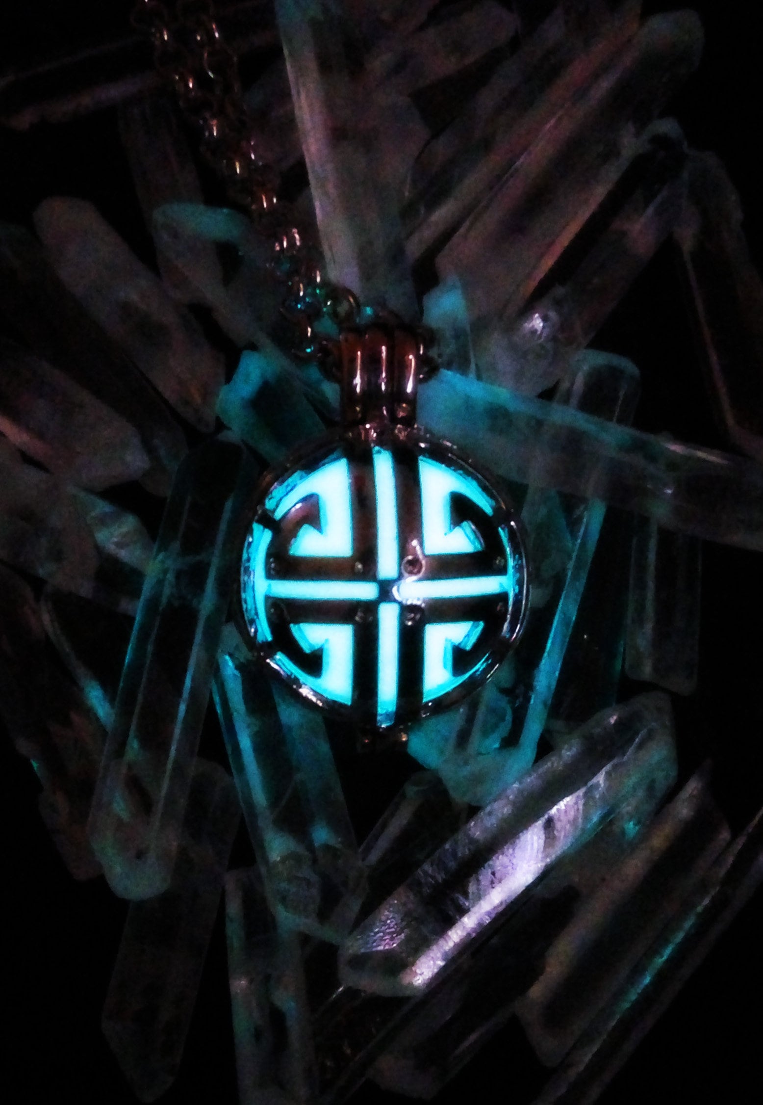 Dwemer Pendant Dwarven Relic Necklace Glow in the Dark - Etsy