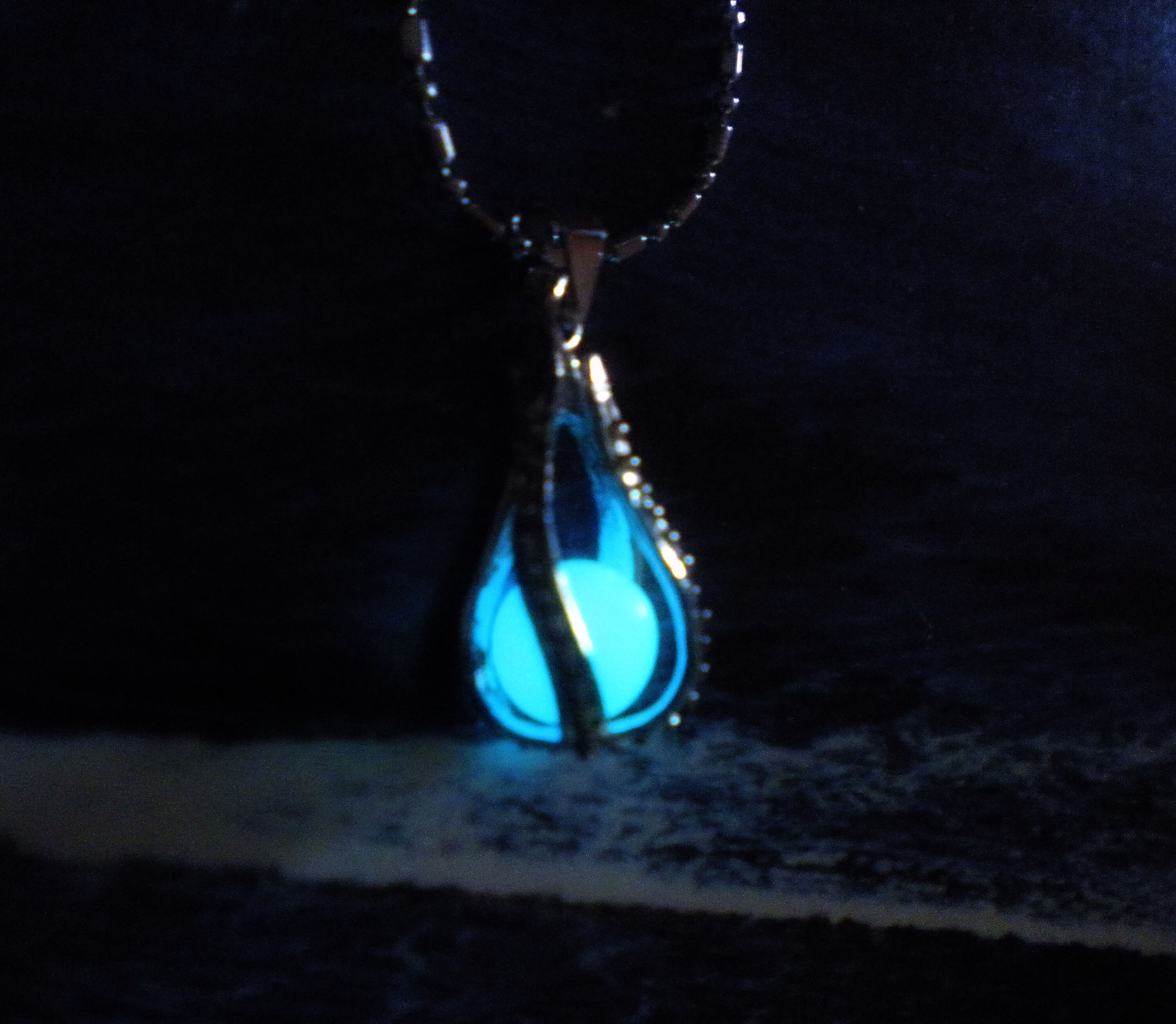 Mermaid Teardrop Glowing Necklace Glow in the Dark Luminous Pendant ...