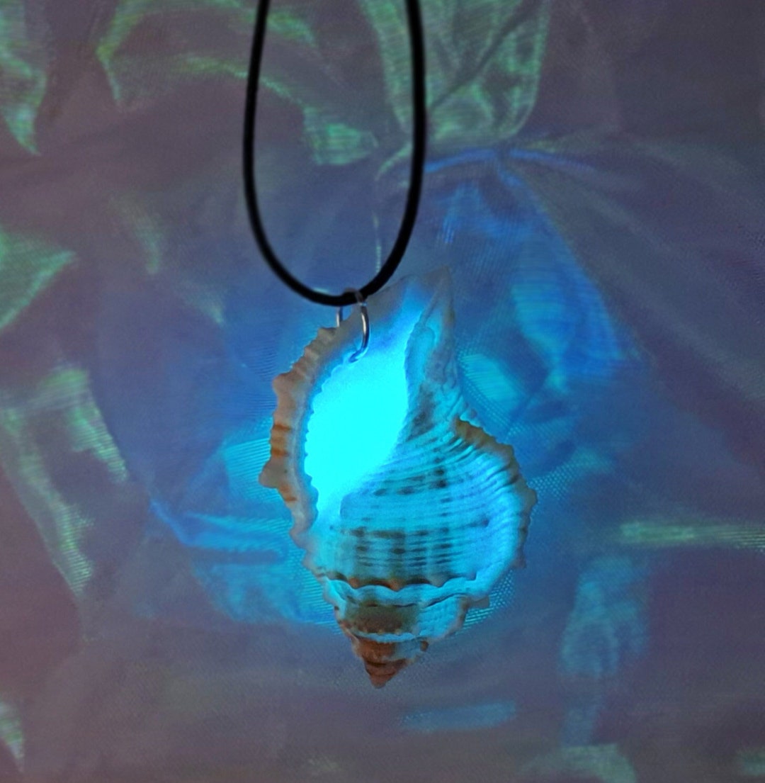 Magic Mermaid Necklace Glow In The Dark Luminous Glowing Seashell Pendant Beach Jewelry