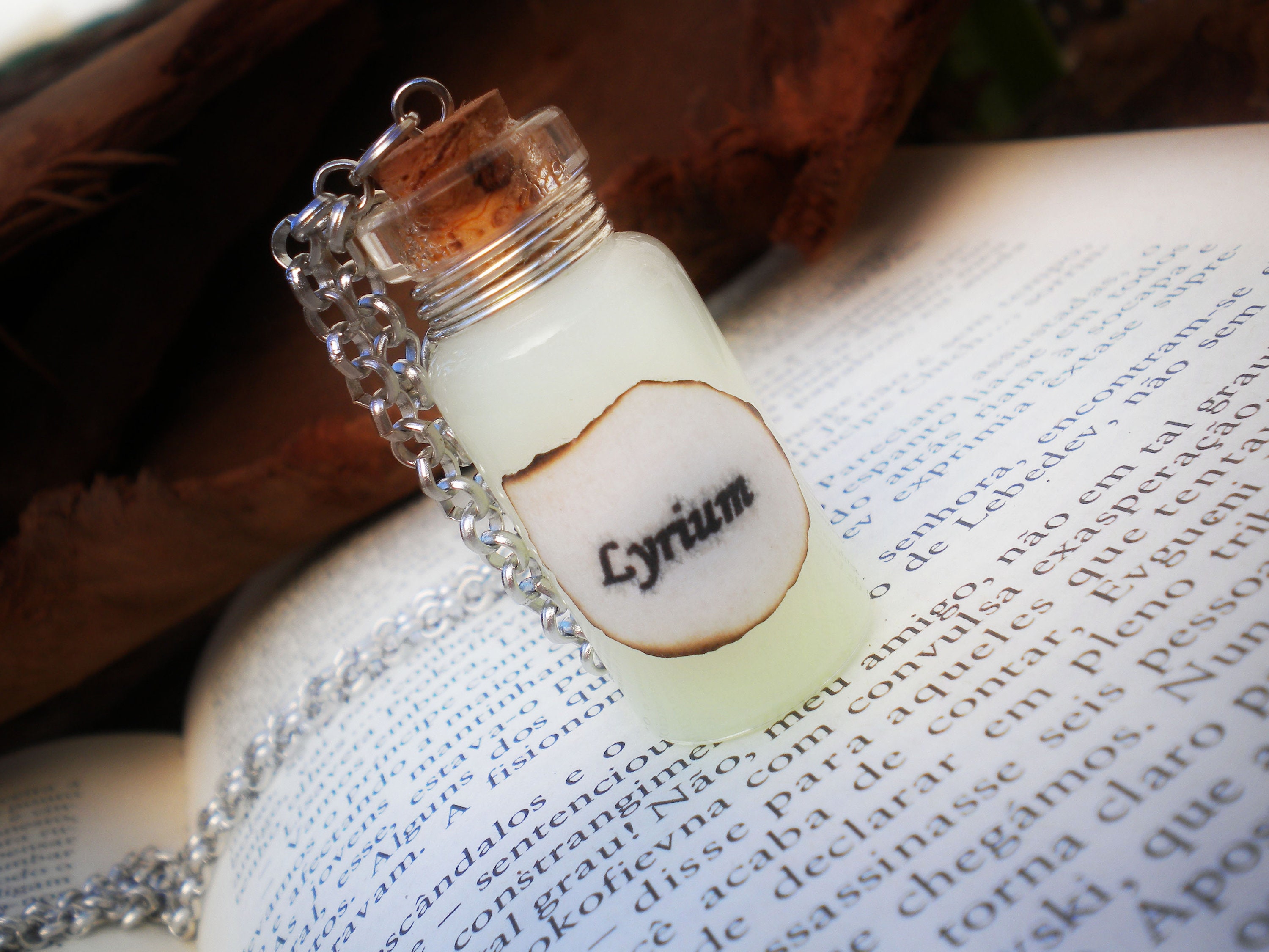 Lyrium Potion Necklace Pendant Glow in the Dark Luminous Glowing Lyrium ...