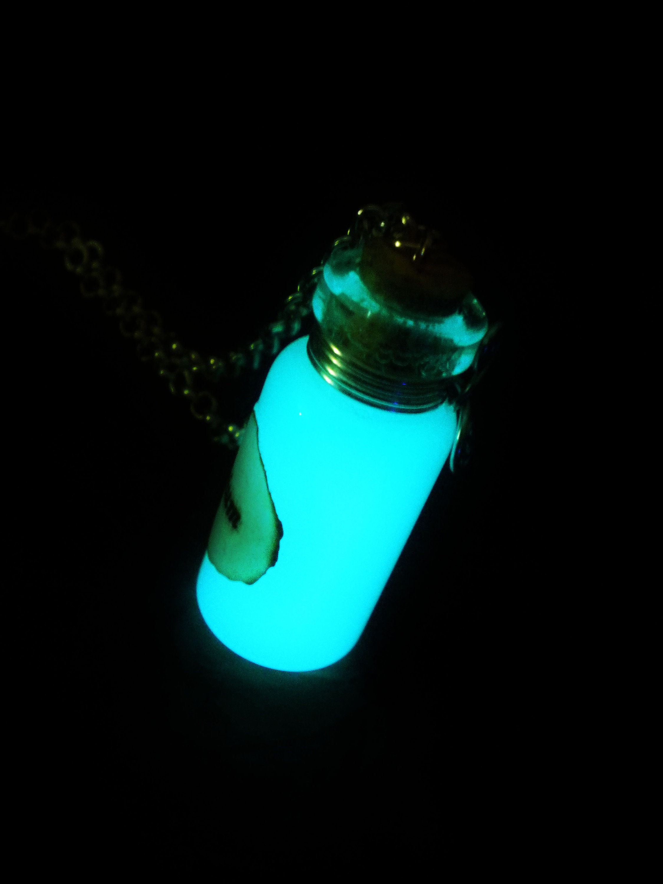 Lyrium Potion Necklace Pendant Glow in the Dark Luminous Glowing Lyrium ...