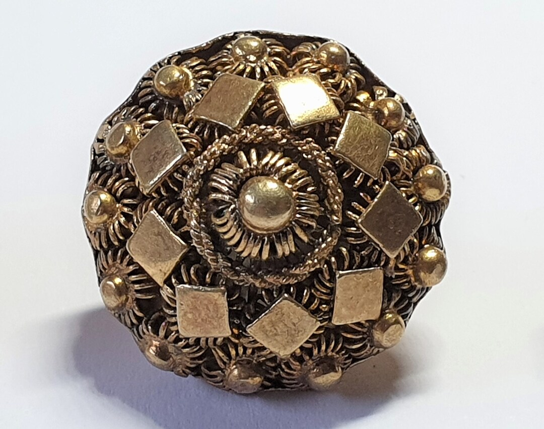 1 very large 1840s brass antique button. Very deep flower design ...