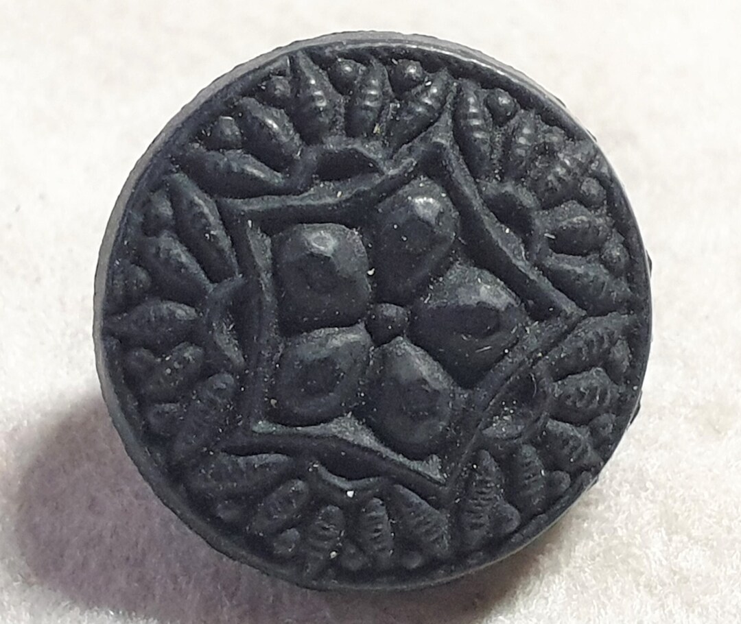 1 Black Glass Victorian Button With Daisy Raised Design. Circa 1890s ...