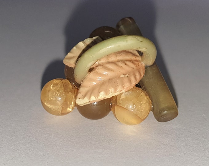 1 Marion Weeber Button Featuring a Bunch of Grapes Hanging From a Bar ...