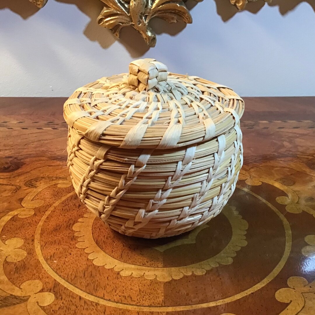 TOHONO O'ODHAM, Papago Basket Made With Bundled and Coiled Bear Grass ...