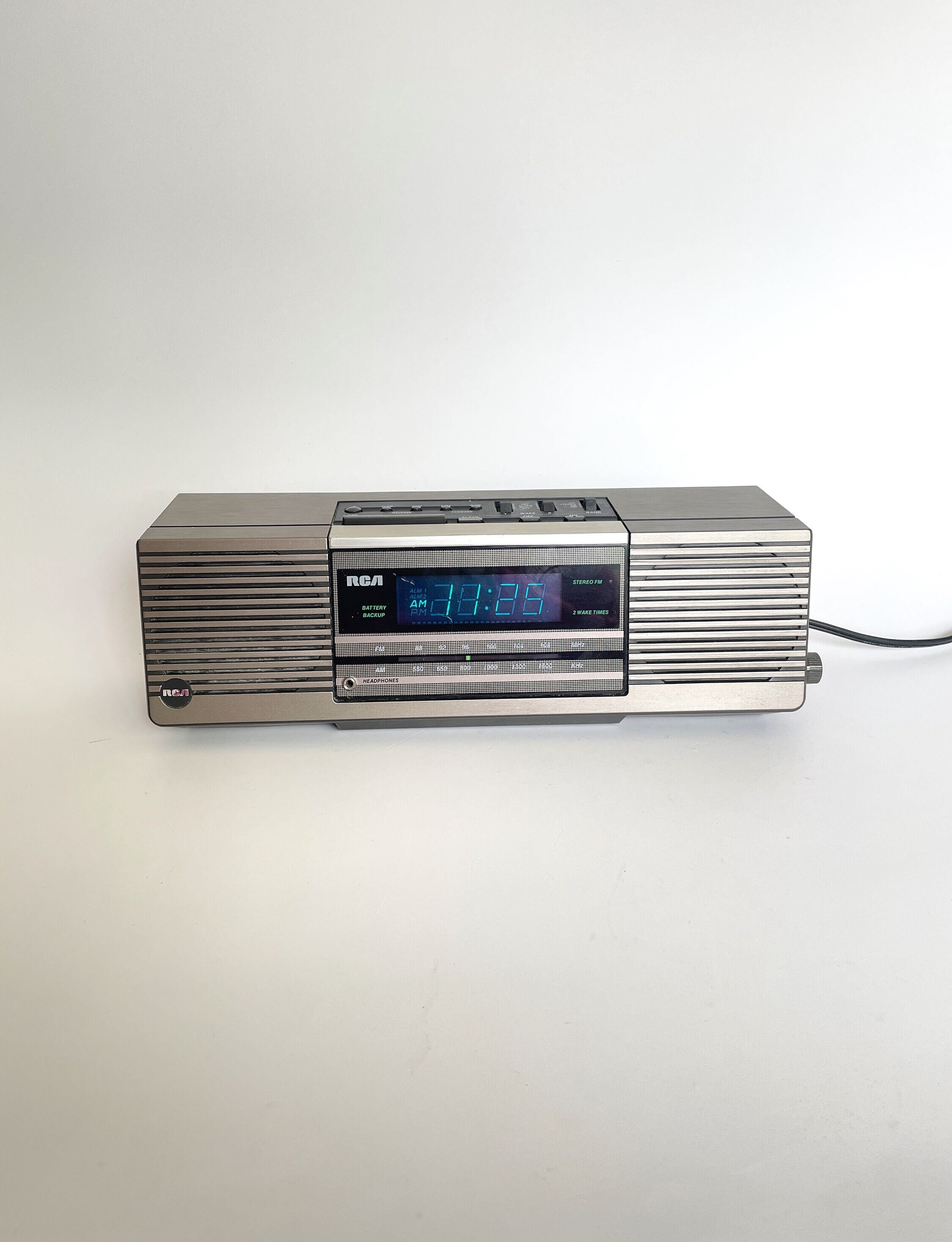 Rca Am Fm Radio And Alarm Clock File:Vintage RCA Travel Clock Radio