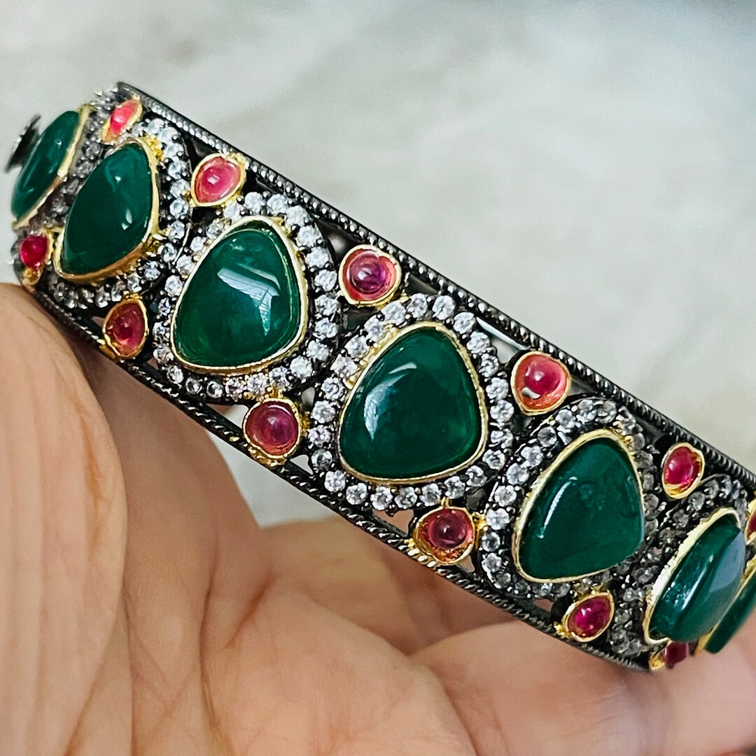 High End Tyaani Kada Openable Victorian Finish Emerald Green/ Indian ...