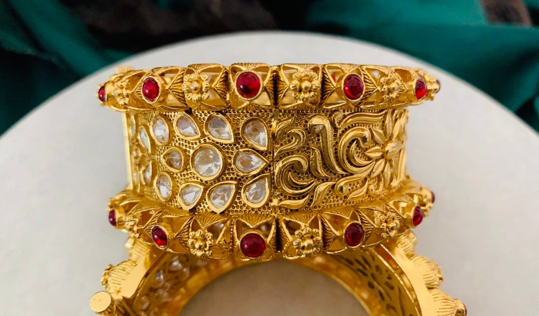 Tyaani Sabyasacchi Inspired Polki/uncut Kundan Openable Carved Bracelet ...