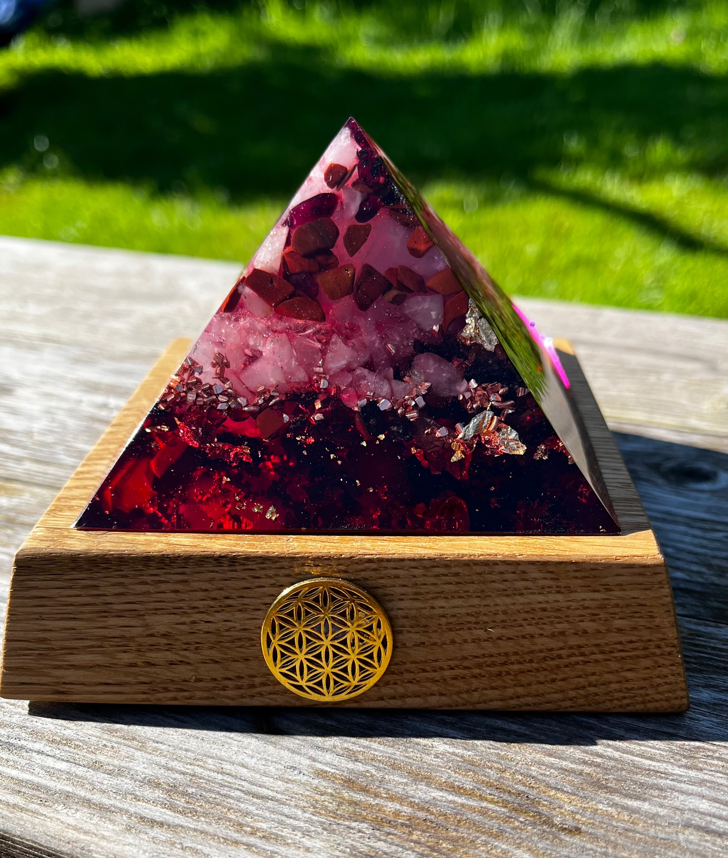 Orgonite Pyramid Crystal Root Chakra (with Stand Made of Oak Wood ...