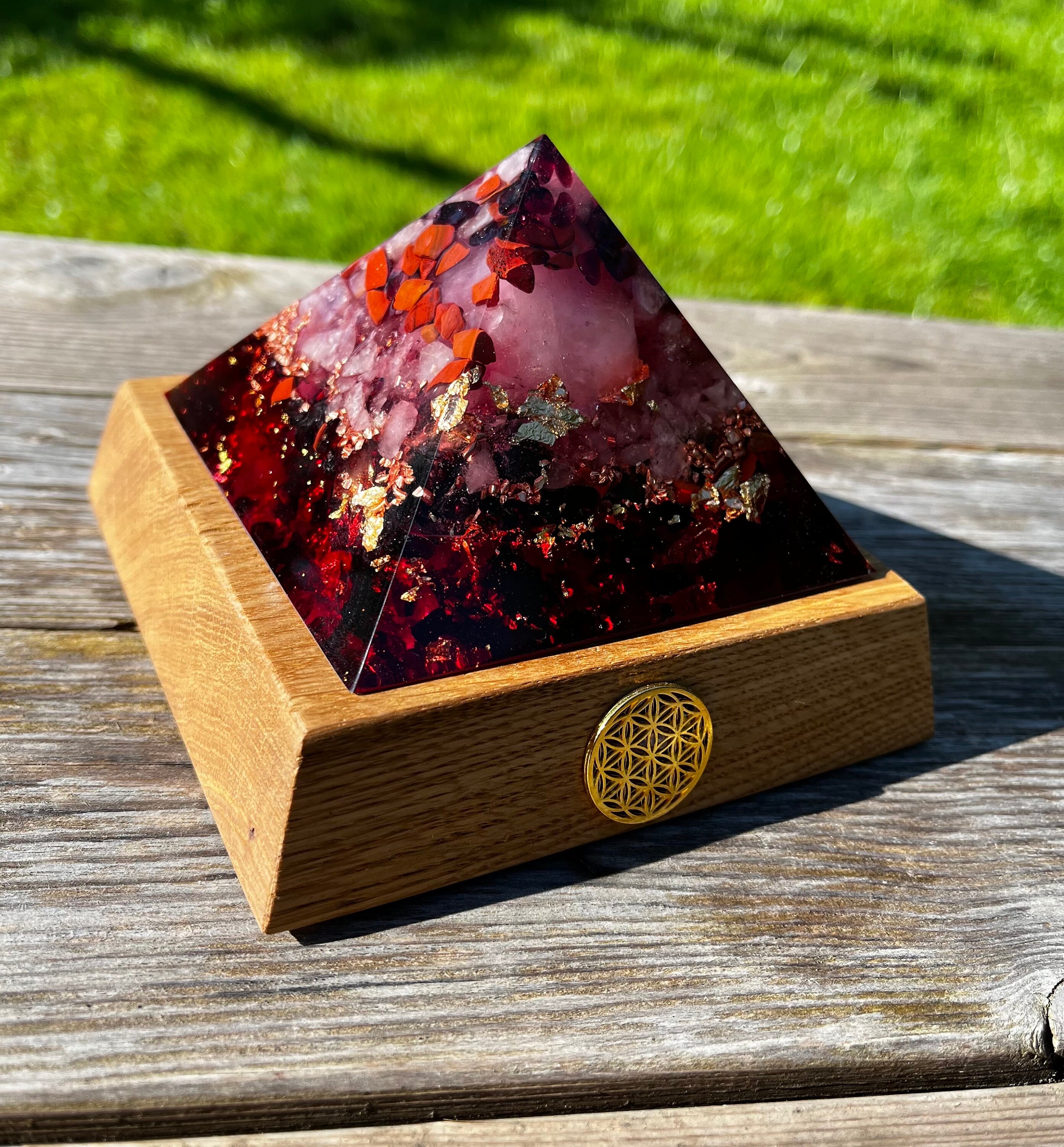 Orgonite Pyramid Crystal Root Chakra (with Stand Made of Oak Wood ...