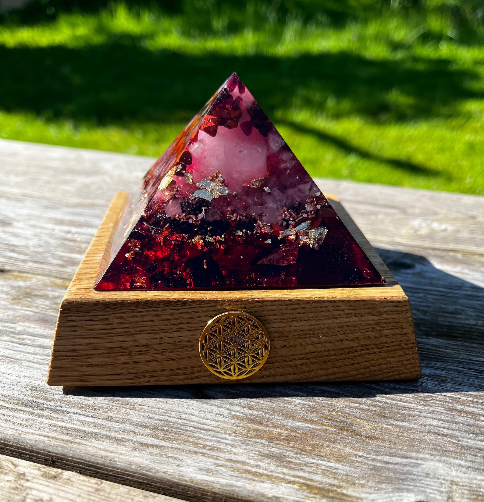 Orgonite Pyramid Crystal Root Chakra (with Stand Made of Oak Wood ...