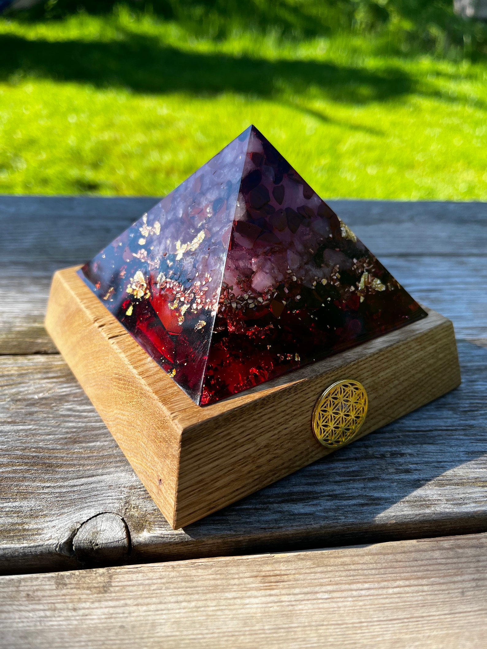 Orgonite Pyramid Crystal Root Chakra (with Stand Made of Oak Wood ...