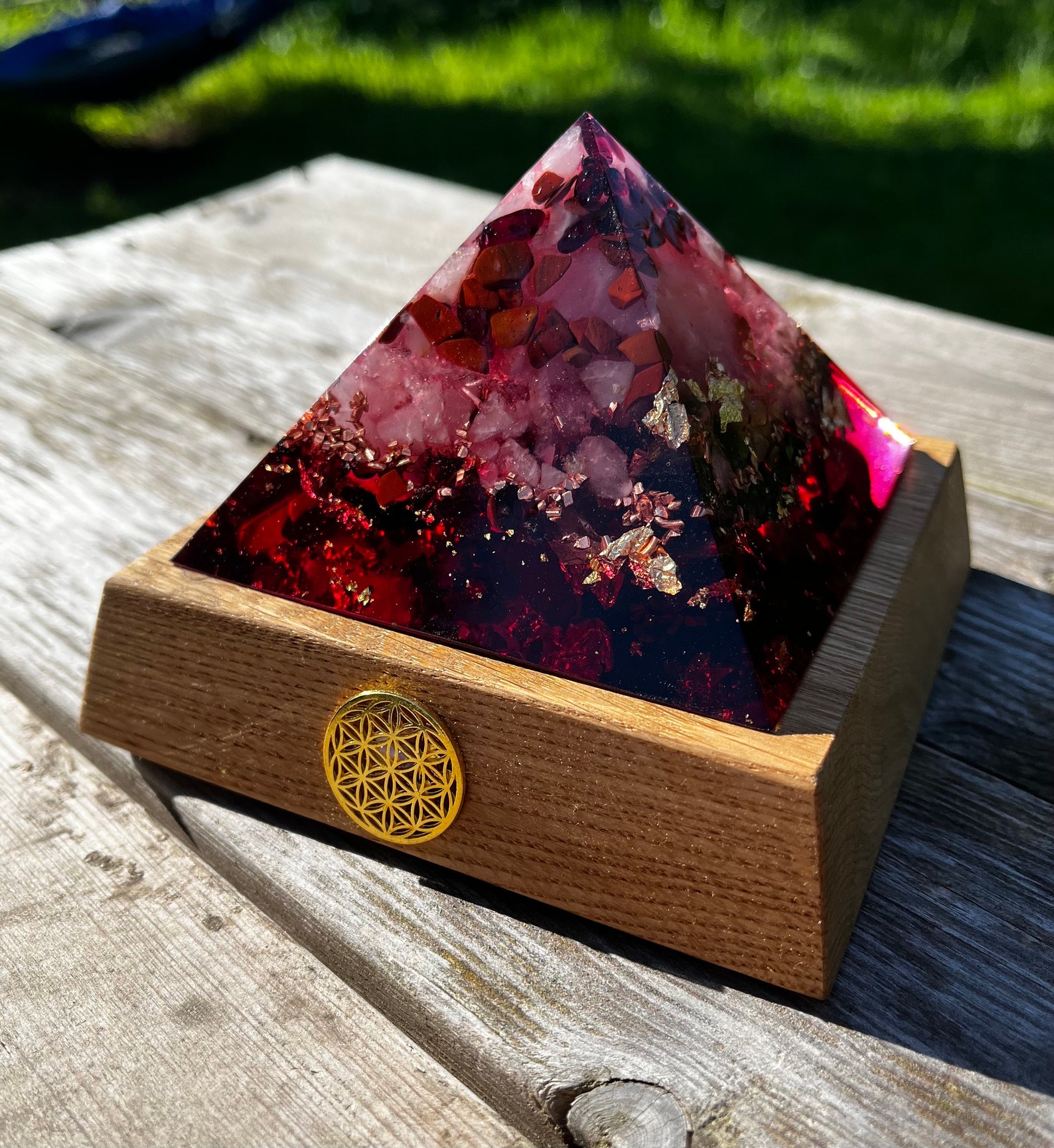 Orgonite Pyramid Crystal Root Chakra (with Stand Made of Oak Wood ...