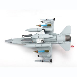 Die Cast Singapore Air Force F-16D Fighter Jet Militarized Combat 1:72 ...