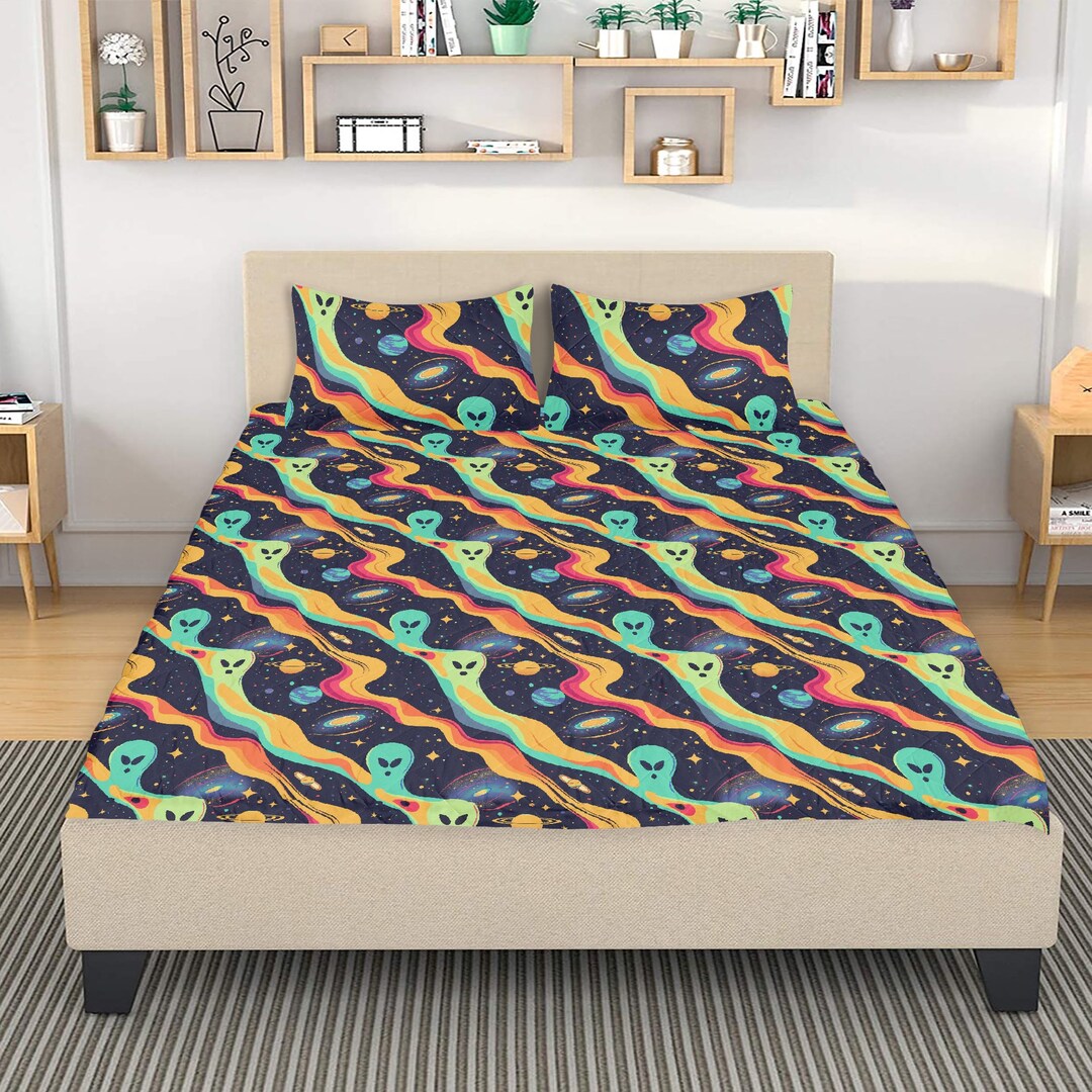 Space Alien Quilted Bed Set, Comforter & Pillowcases, Bedding Gift ...