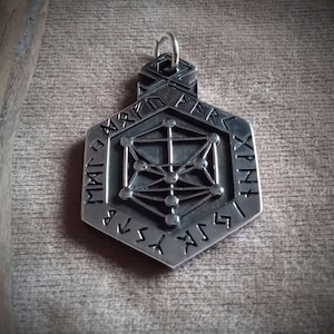 Viking Rune 8 Rune Staves of the Viking Vegvisir Alpha Warrior ...