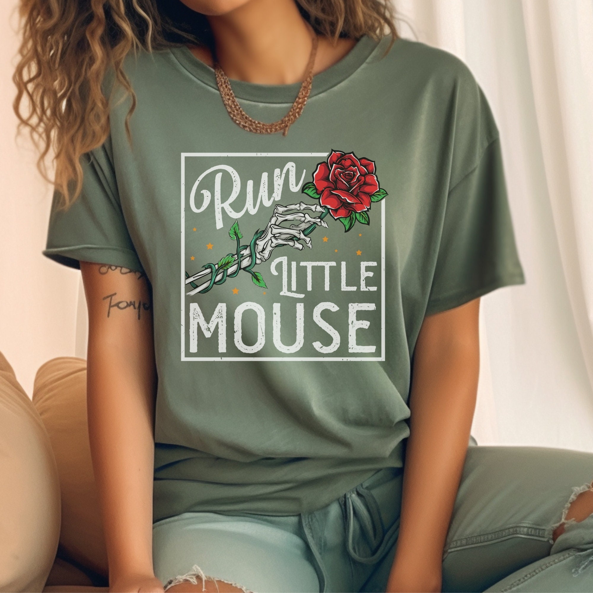 Camiseta Run Little Mouse Comfort Colors Dark Romance - Etsy España