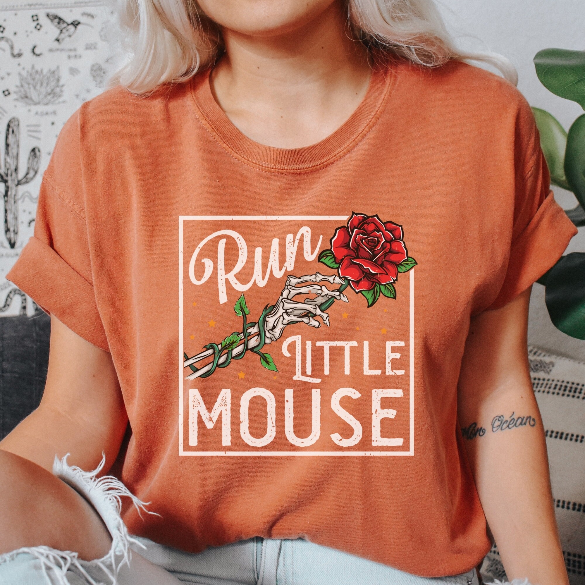 Camiseta Run Little Mouse Comfort Colors Dark Romance - Etsy España