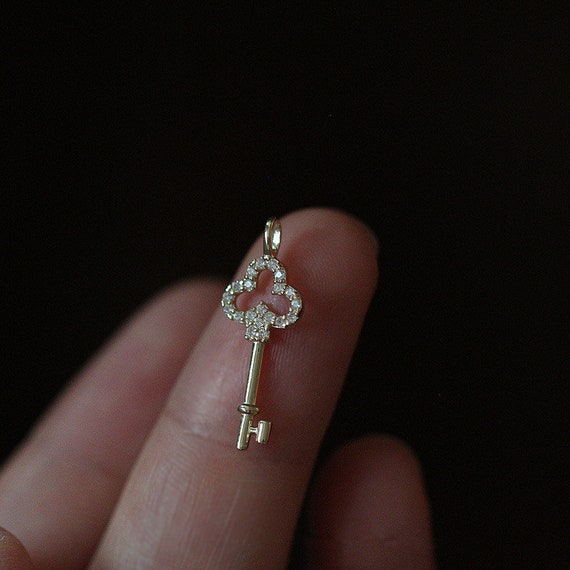 Light Luxury French Antique Small Diamond Key Pendant - Gem