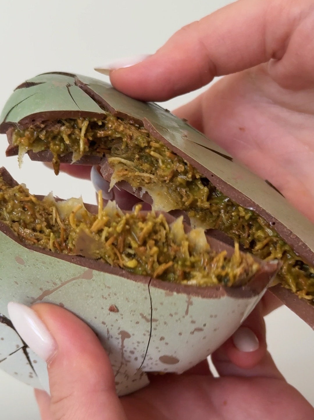 One Big Dubai Viral Knanef Pistachio Chocolate Bar, Heart Shaped ...