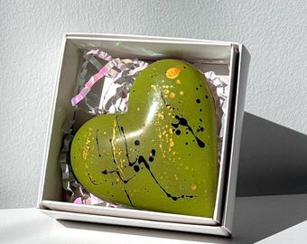 One Big Dubai Viral Knanef Pistachio Chocolate Bar, Heart Shaped ...