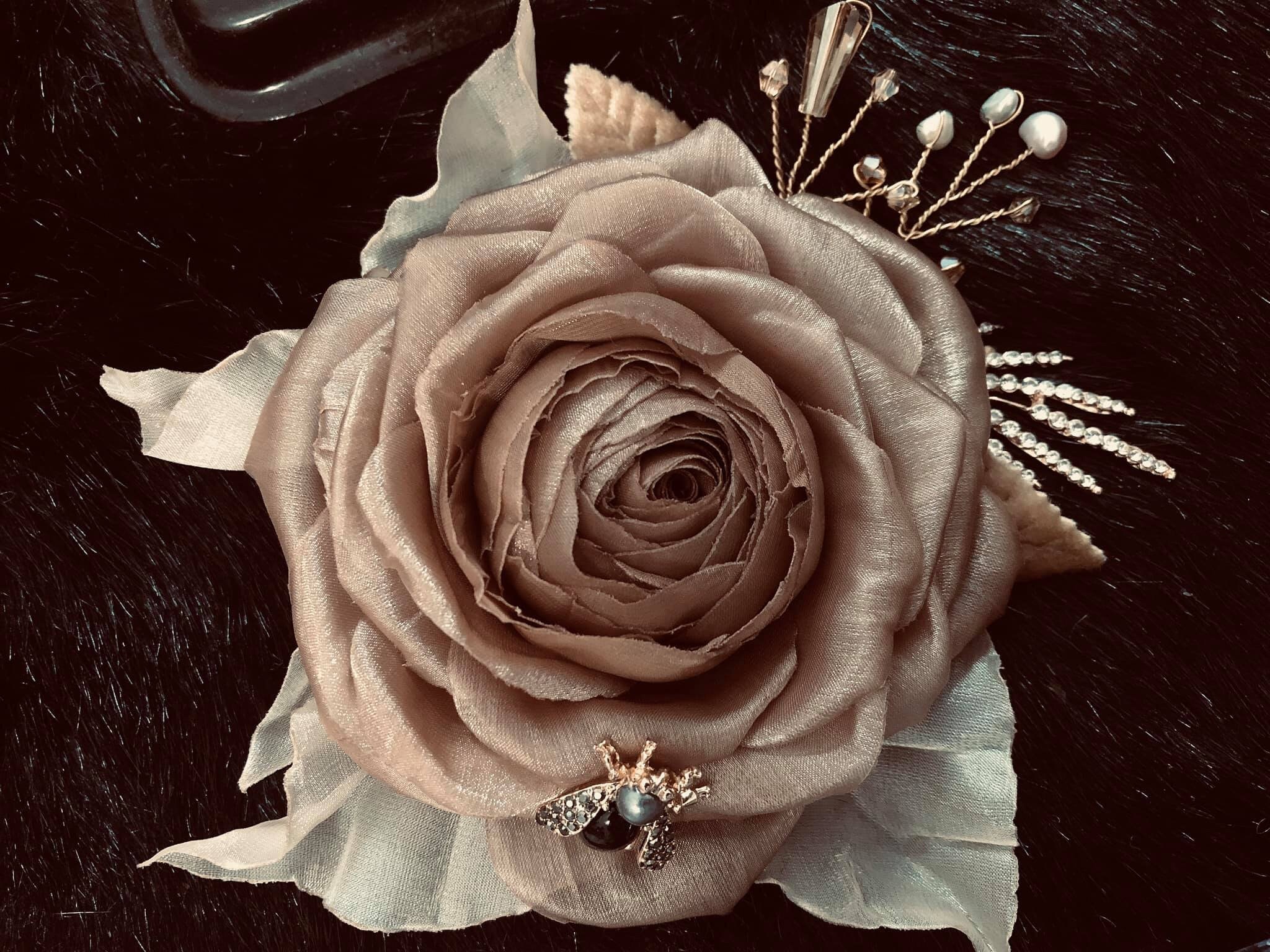 Brooch, Pin Flower: Silk, Flowers Design Camellias, Rose, Daisy, Peach ...