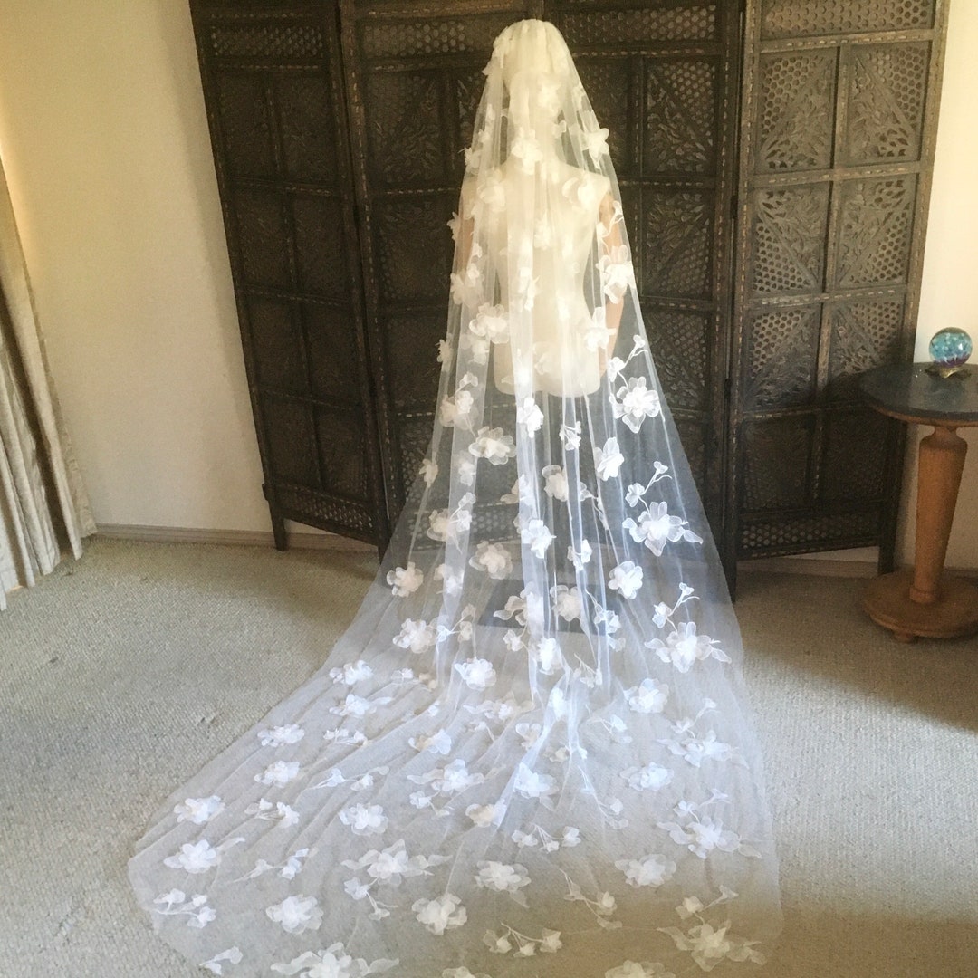 GRETA, Flower Veil - Etsy