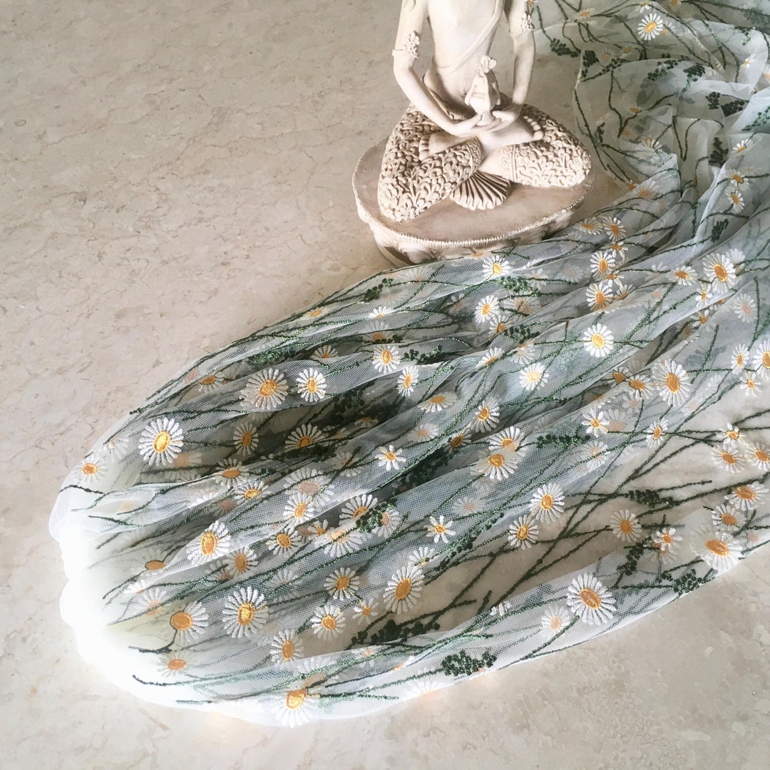 MAISY, Daisy Flower Veil, Boho Daisy Veil, Daisy Wedding Veil - Etsy Canada