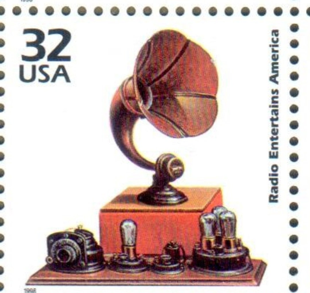 Radio Entertainment Broadcasts Becomes Popular Family Obsession US ...