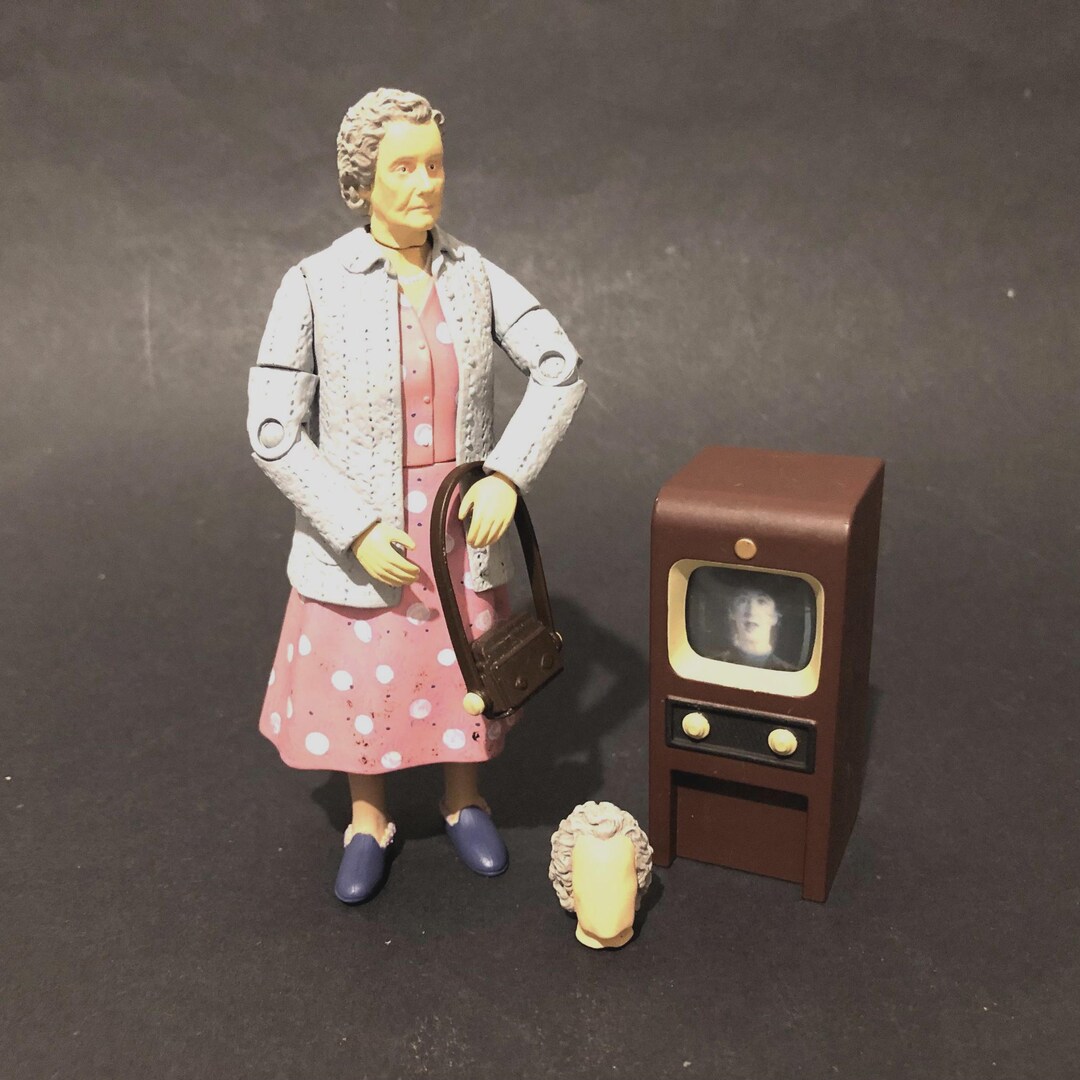 Doctor Who Faceless Grandma Connolly Figure: Character Options 2004 ...