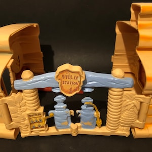 Flintstones House Which Pulls Out Scenes to Become Bedrock Bowl-o -rama ...