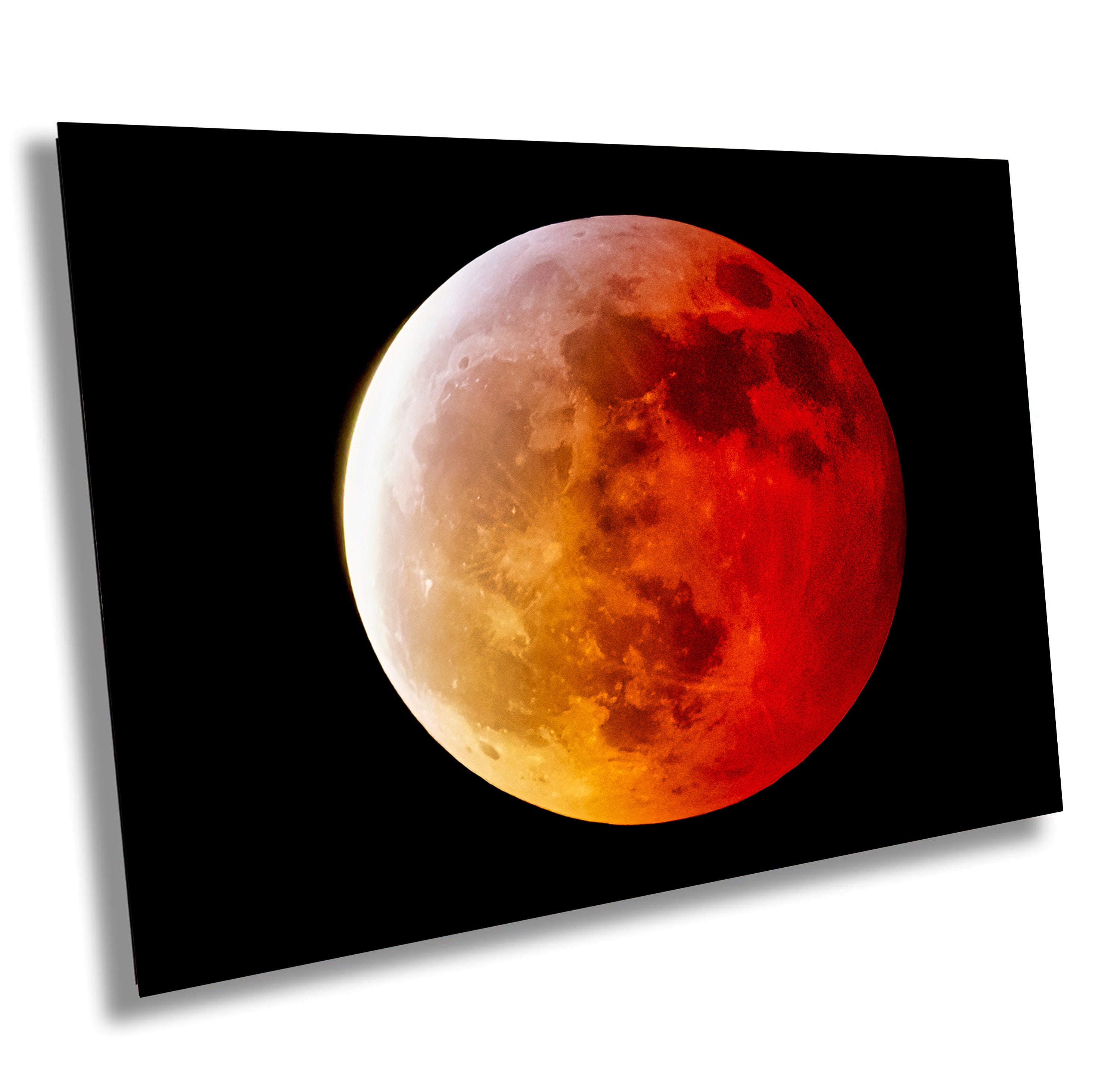 Wolf Moon Lunar Eclipse 2019, Moon Dazzles in Striking Photo, Dramatic ...