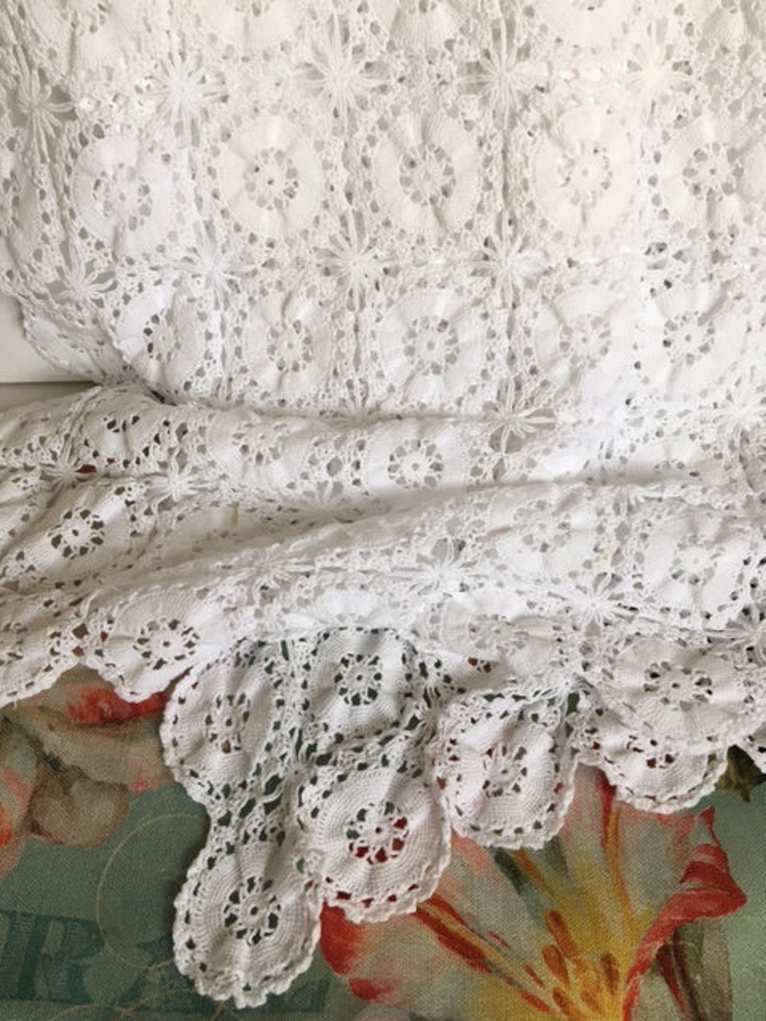 Vintage Crocheted Tablecloth - Etsy