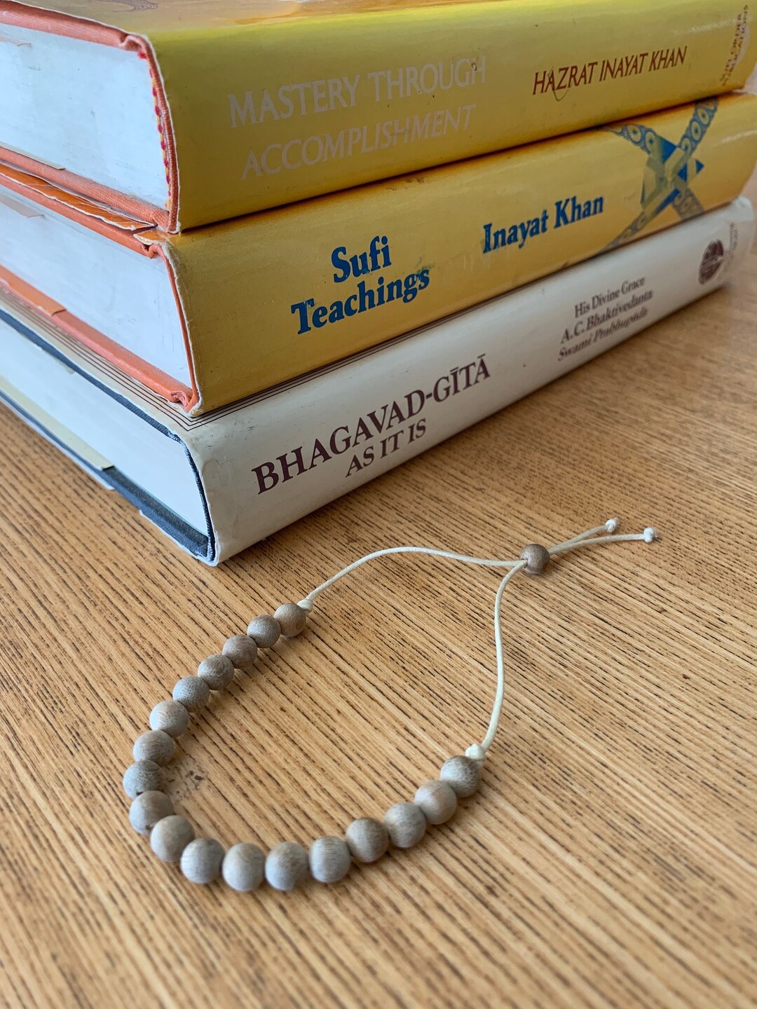 Mala Bracelet, Traditional and Adjustable 18 Sandalwood Bead Wrist Mala ...