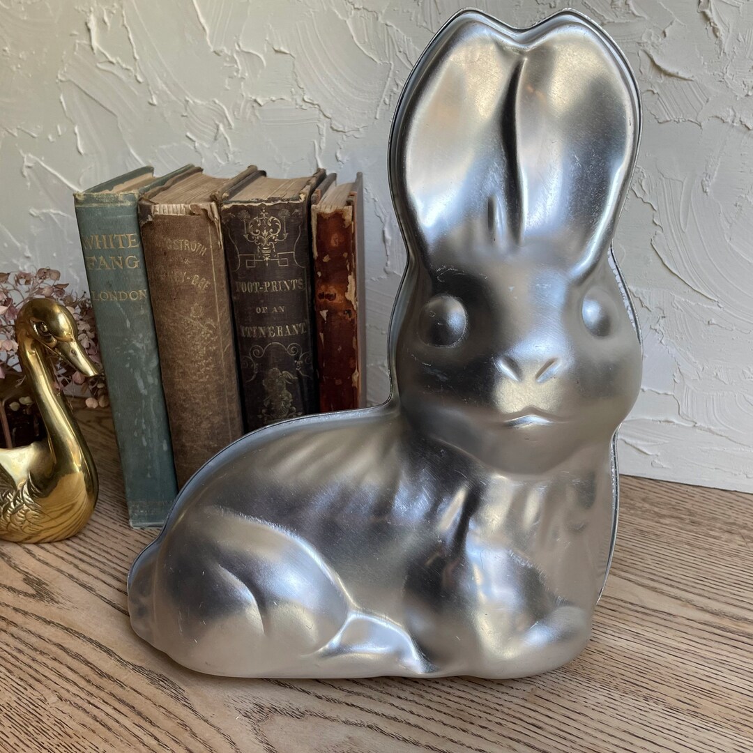 Vintage 1970s Aluminum 3D Bunny Cake Mold -time to Make a Bunny Cake ...