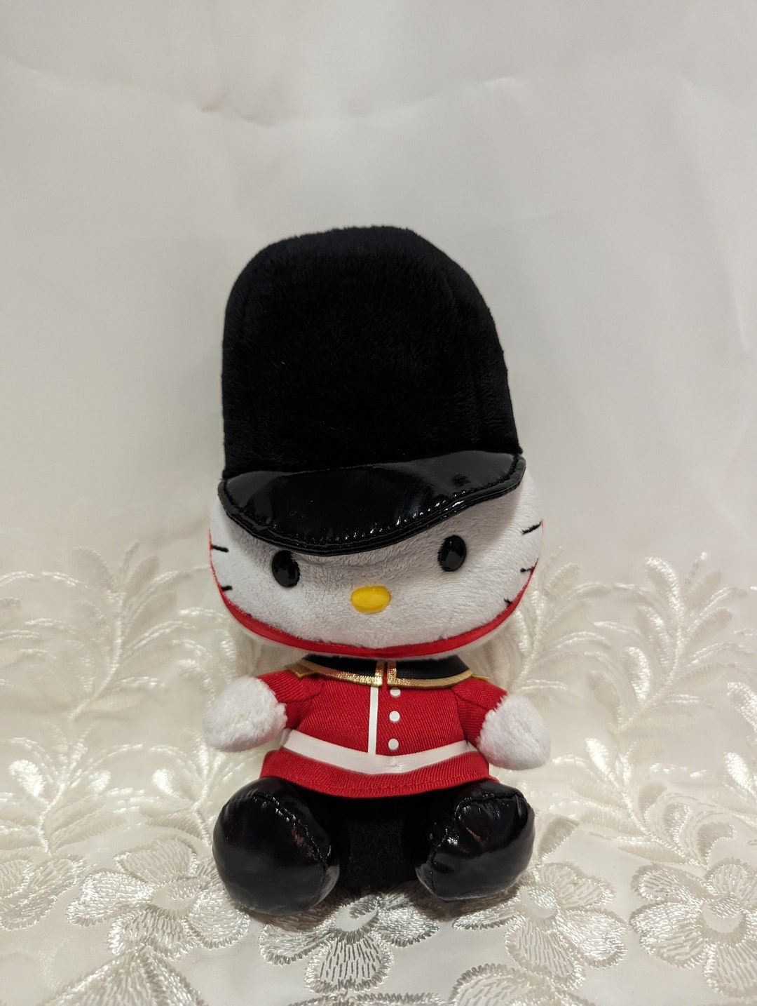 Ty Beanie Baby - Hello Kitty Dressed as Royal Guard - UK Exclusive (8 ...