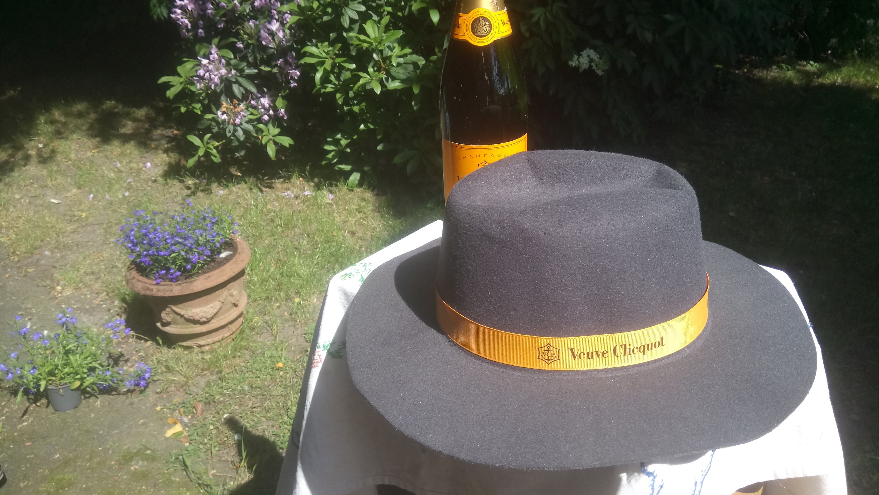 Unique : Veuve Clicquot Party Hat - Etsy
