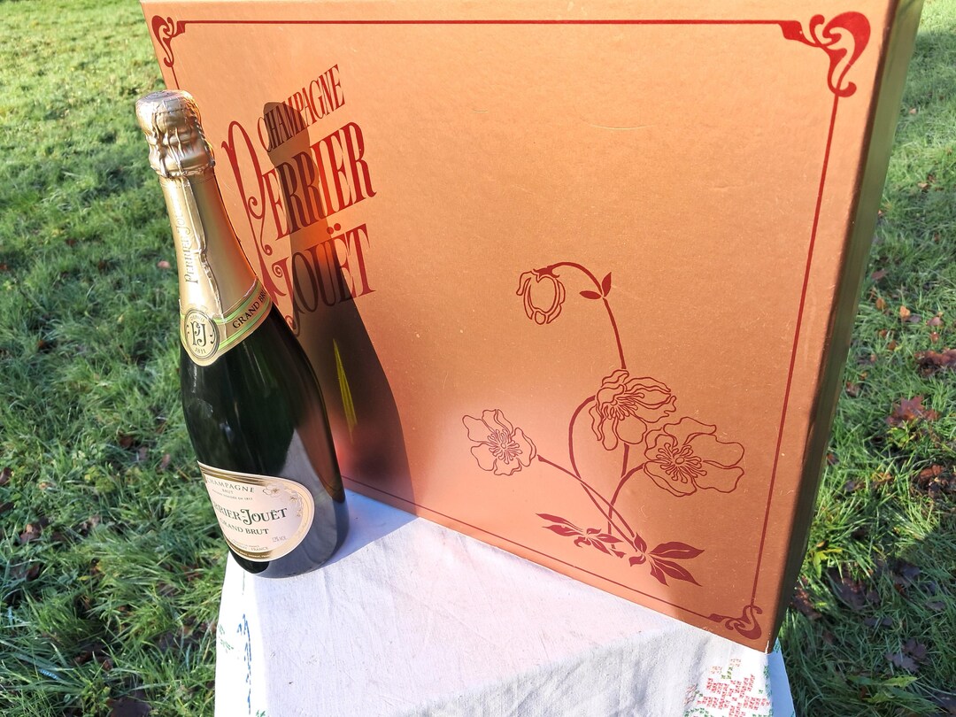 Vintage & Very Rare : Authentic Perrier Jouet Box With 4 Hand Painted ...