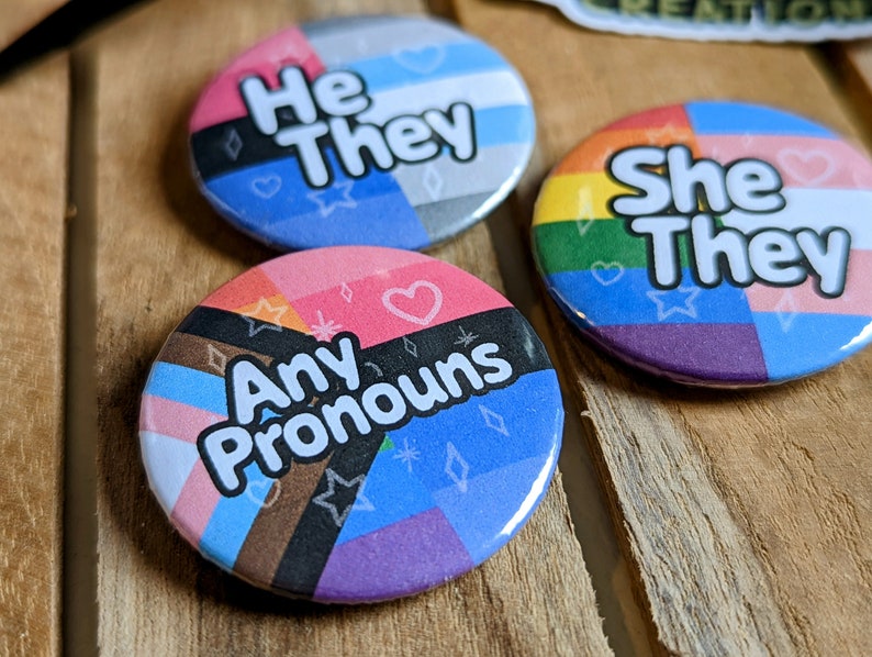 Personalisierte Pronomen Buttons 37mm He She They It Any - Etsy.de