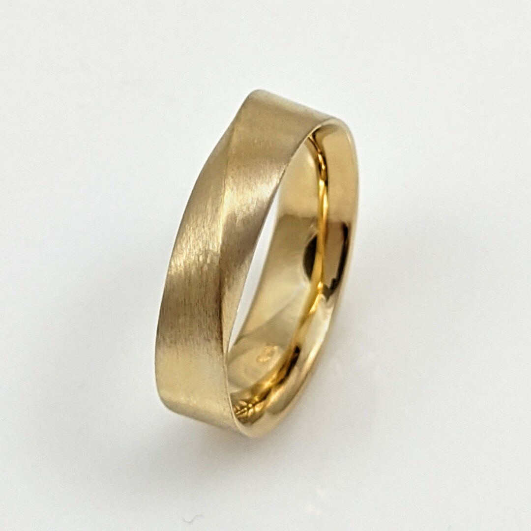 Men's Wedding Band, Mobius Men's Ring, Solid 14k Gold Men's Wedding ...